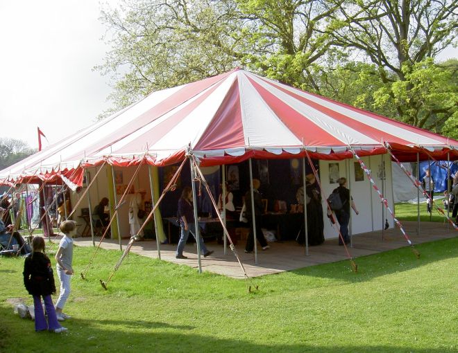 Feesttent rood-wit huren | Bressers Tentenverhuur B.V.